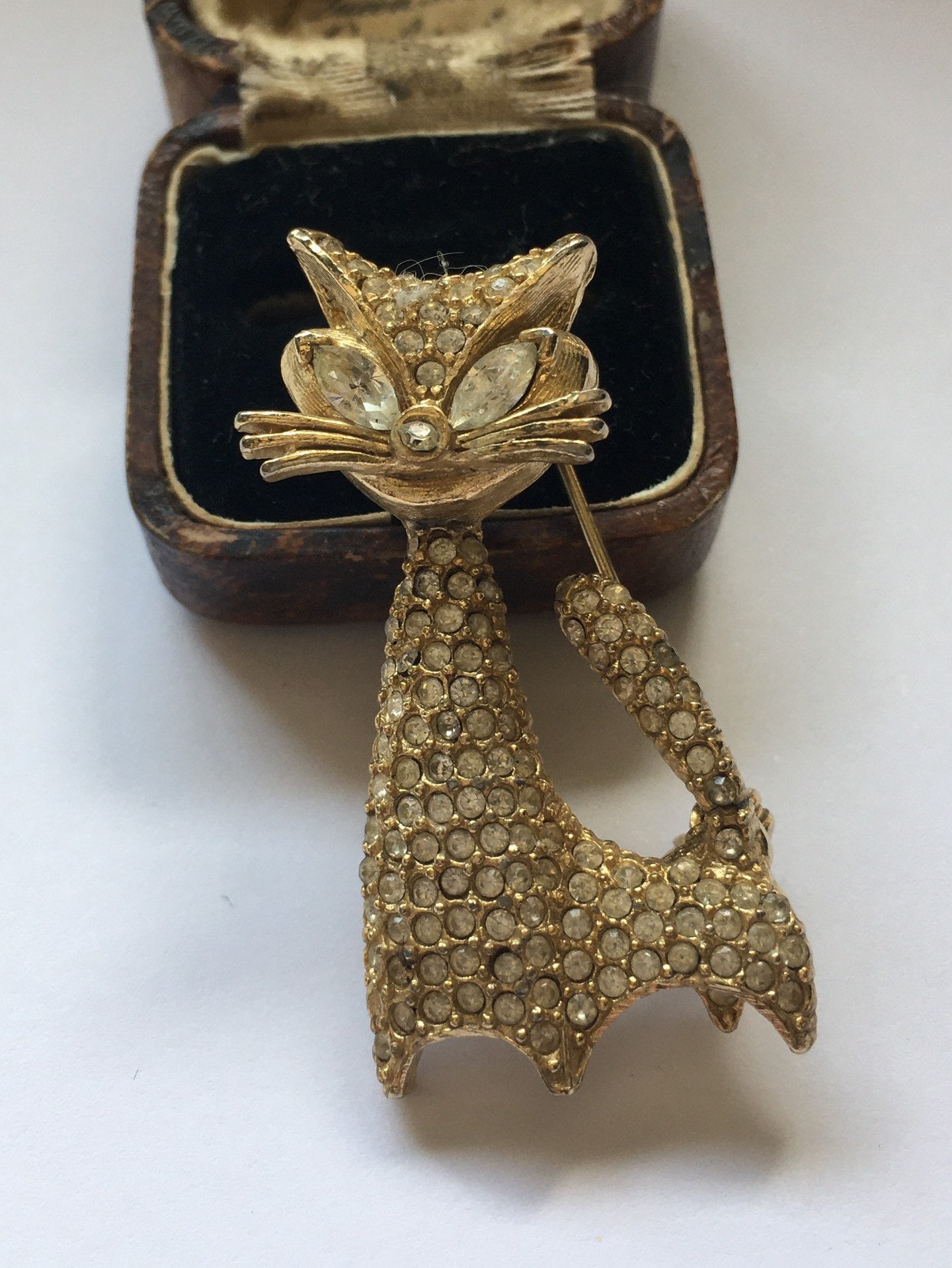 Vintage Cat brooch, Cat Brooch, Cat, Cat Jewellery, Gold Cat brooch ...
