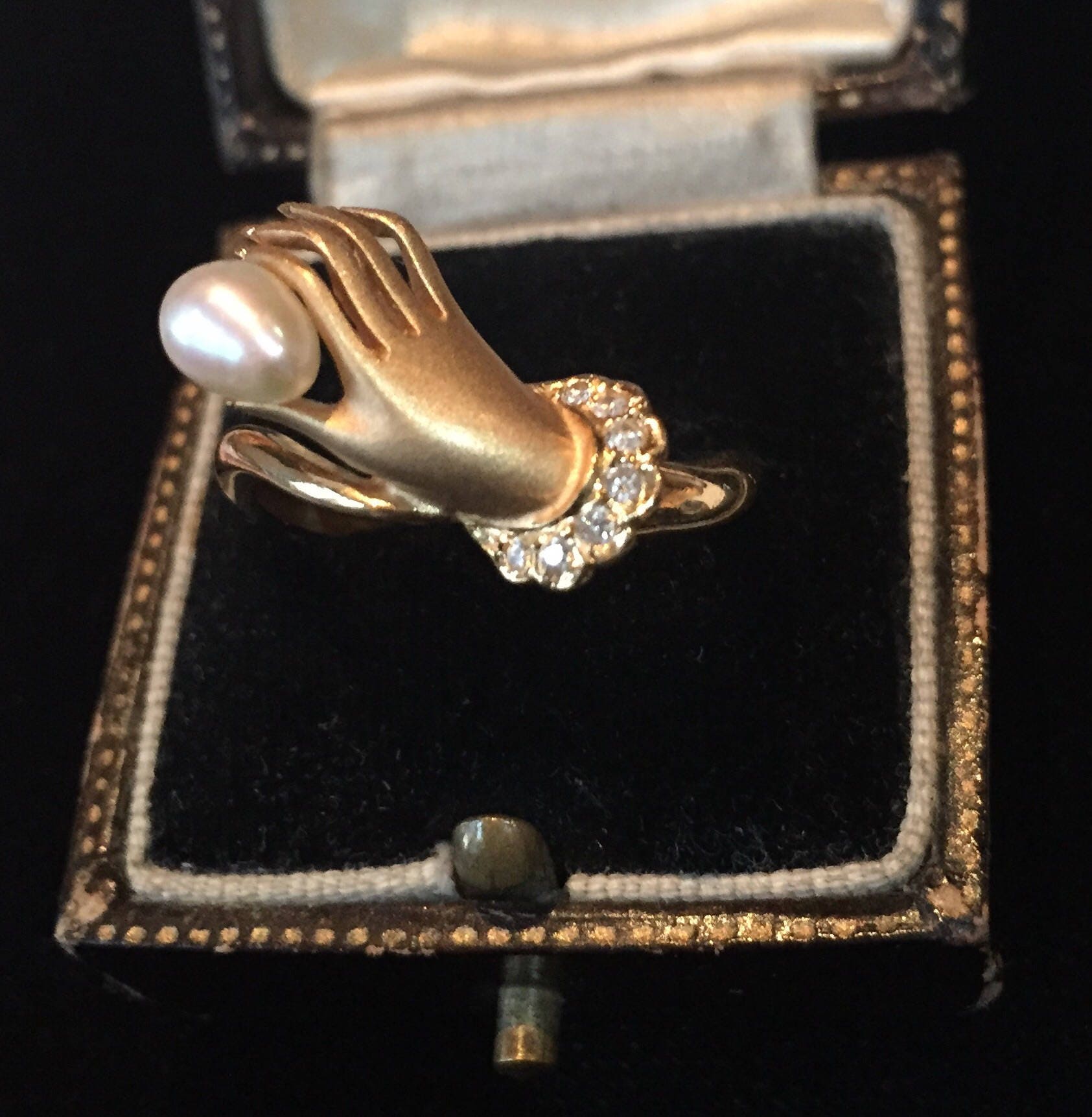 Vintage Hand Ring, Gold Hand Ring, 18 CT Gold, Diamond Ring, Pearl Hand ...