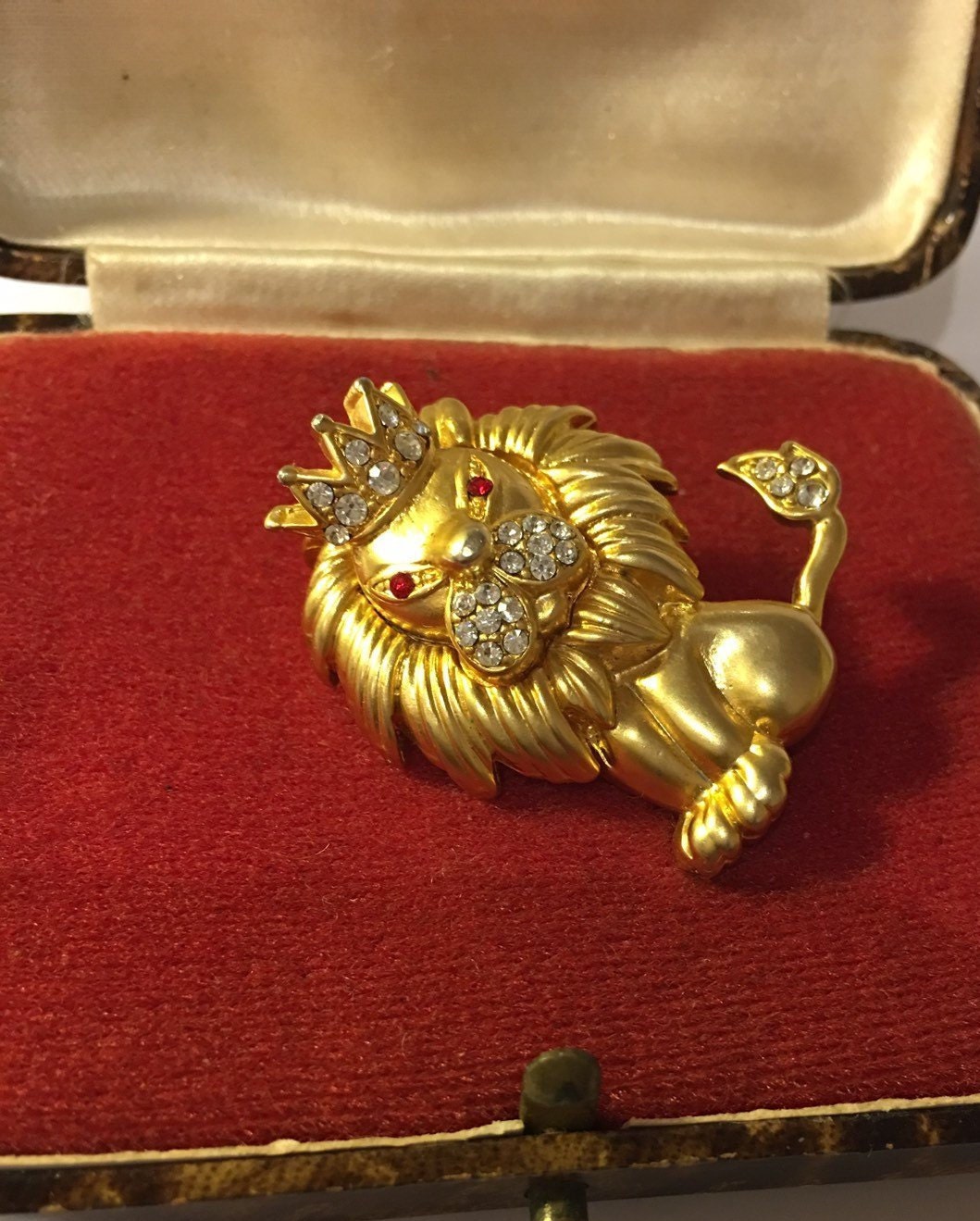 Vintage Lion brooch, Gold Lion brooch, Lion pin, Lion Jewellery, animal ...
