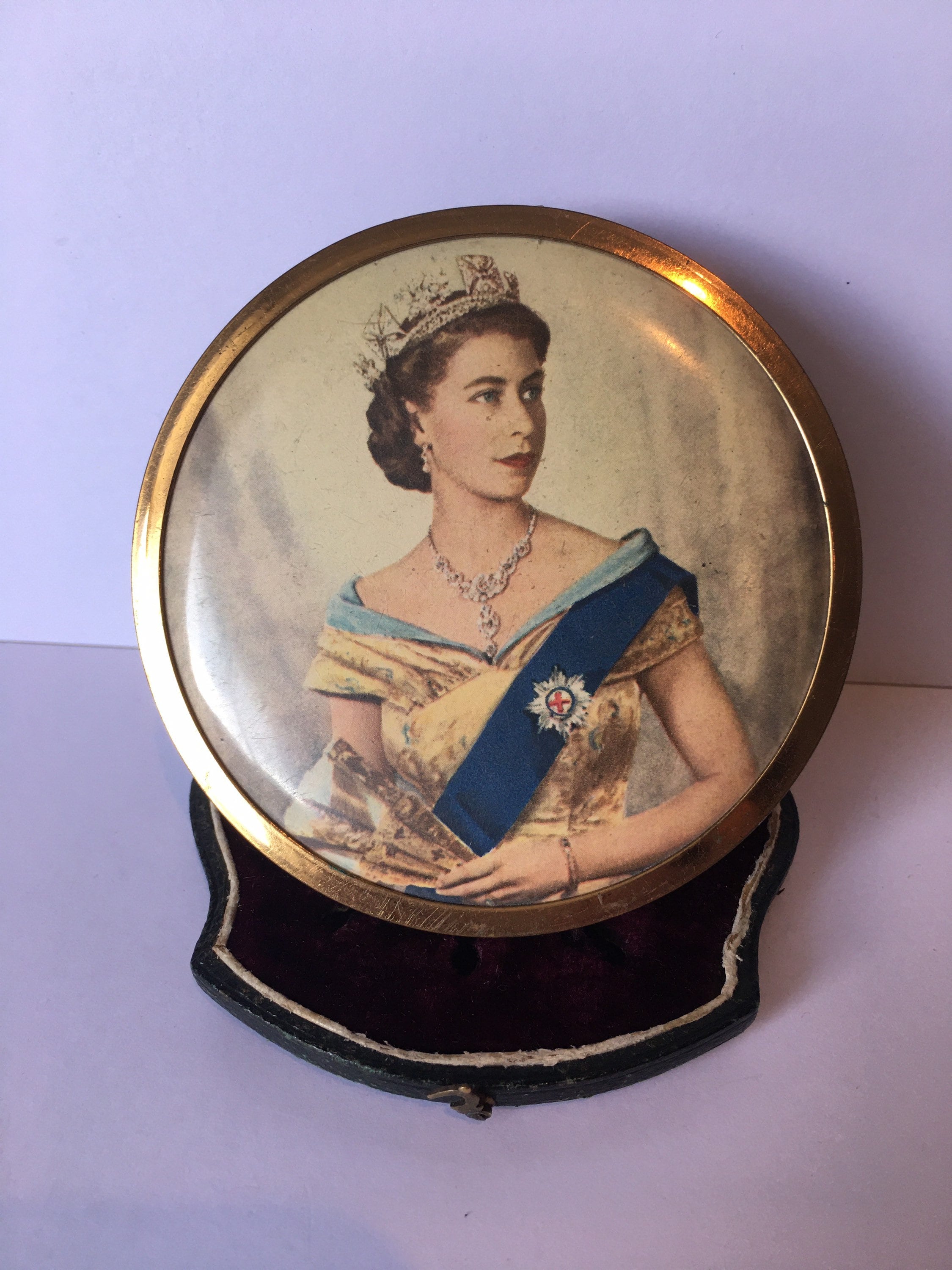 Vintage Compact, Royal Compact, Vintage Queen Compact, Queen Compact ...