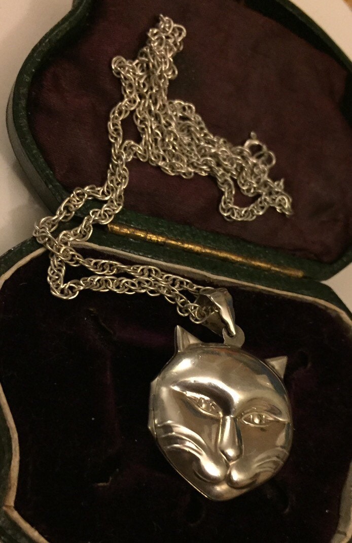 Vintage Silver Cat Locket, fantastic item