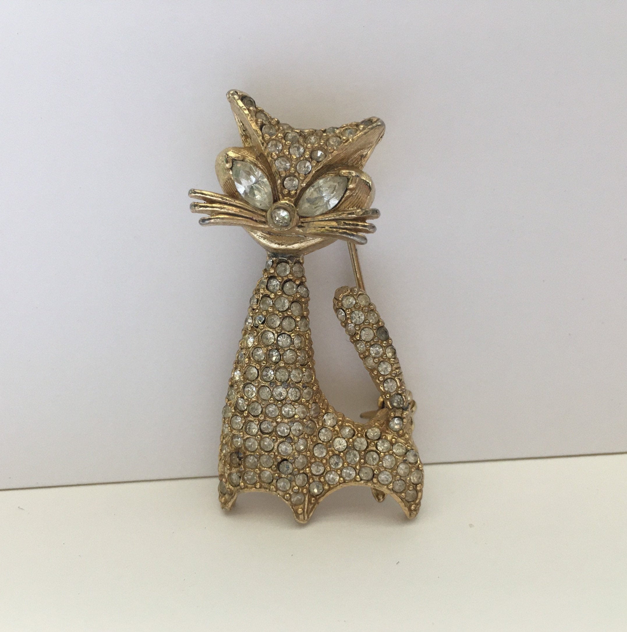 Vintage Cat brooch, Cat Brooch, Cat, Cat Jewellery, Gold Cat brooch ...