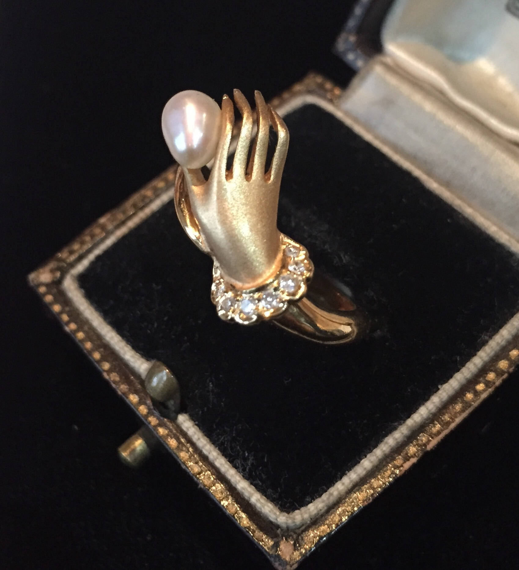 Vintage Hand Ring, Gold Hand Ring, 18 CT Gold, Diamond Ring, Pearl Hand ...