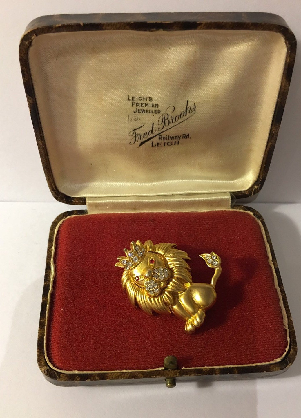 Vintage Lion brooch, Gold Lion brooch, Lion pin, Lion Jewellery, animal ...