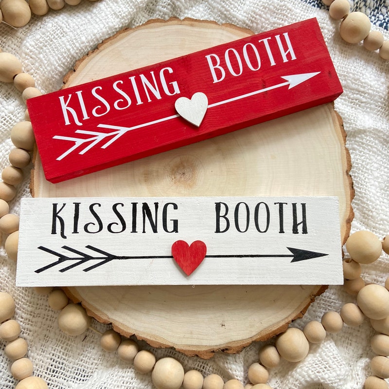 Kissing Booth Sign - Etsy