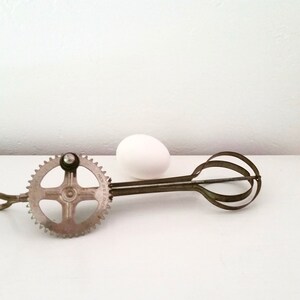 Vintage Hand Mixer . Antique Egg Beater . Vintage Kitchen . - Etsy