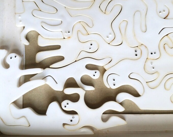 25 Ghosts Puzzle Game . Vintage Lakeside Toys Ghost Game . Plastic ...