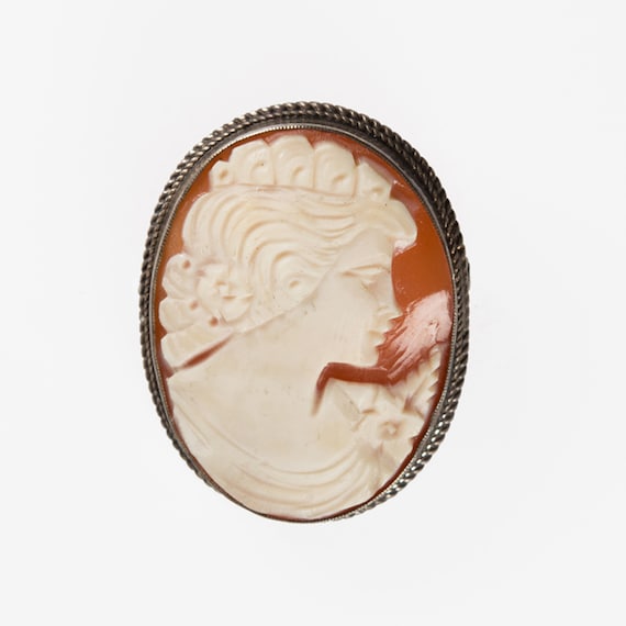 Beautiful Lady's Shell Cameo w/ Hallmarks - Gem