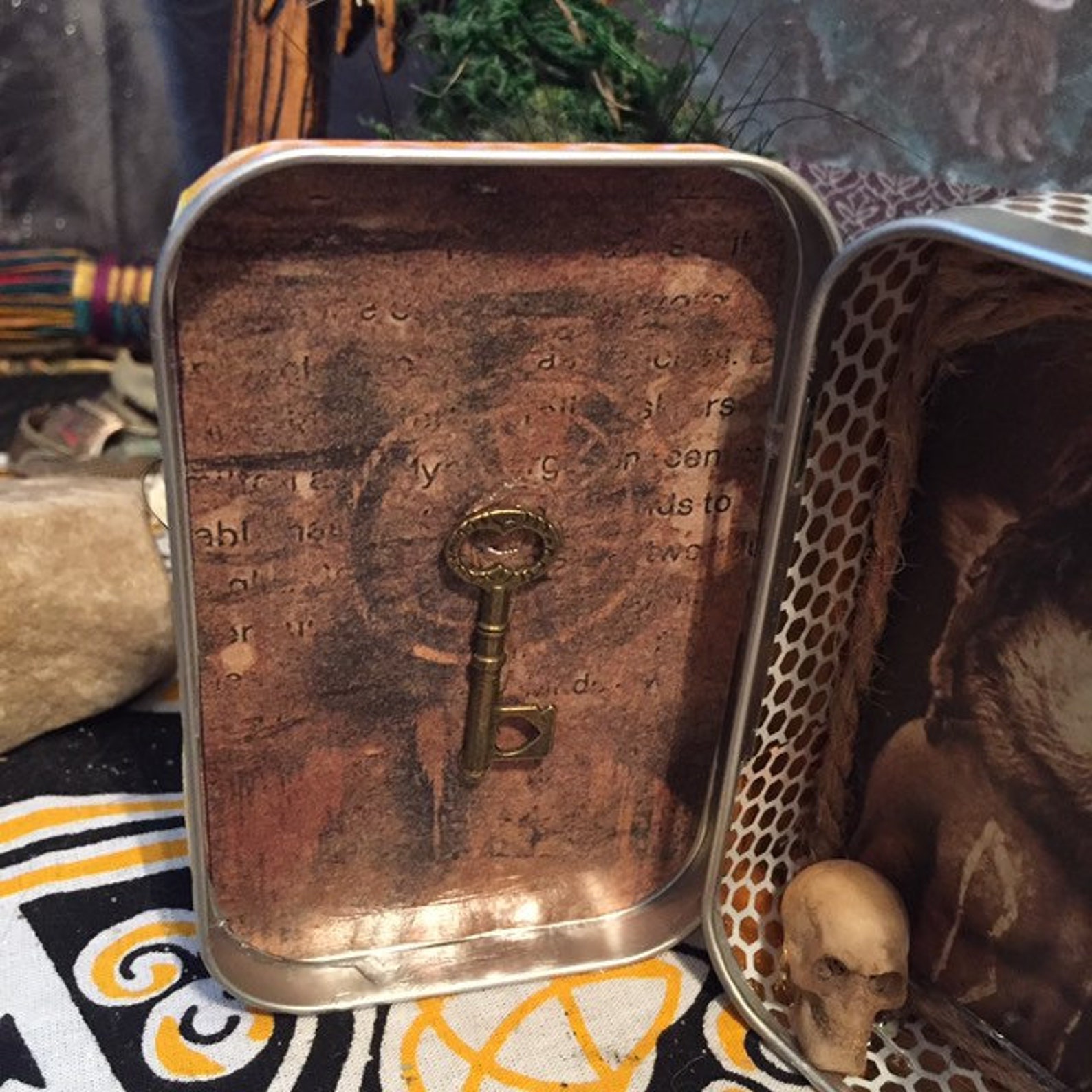 Shaman Altoid Tin Portable Altar - Etsy