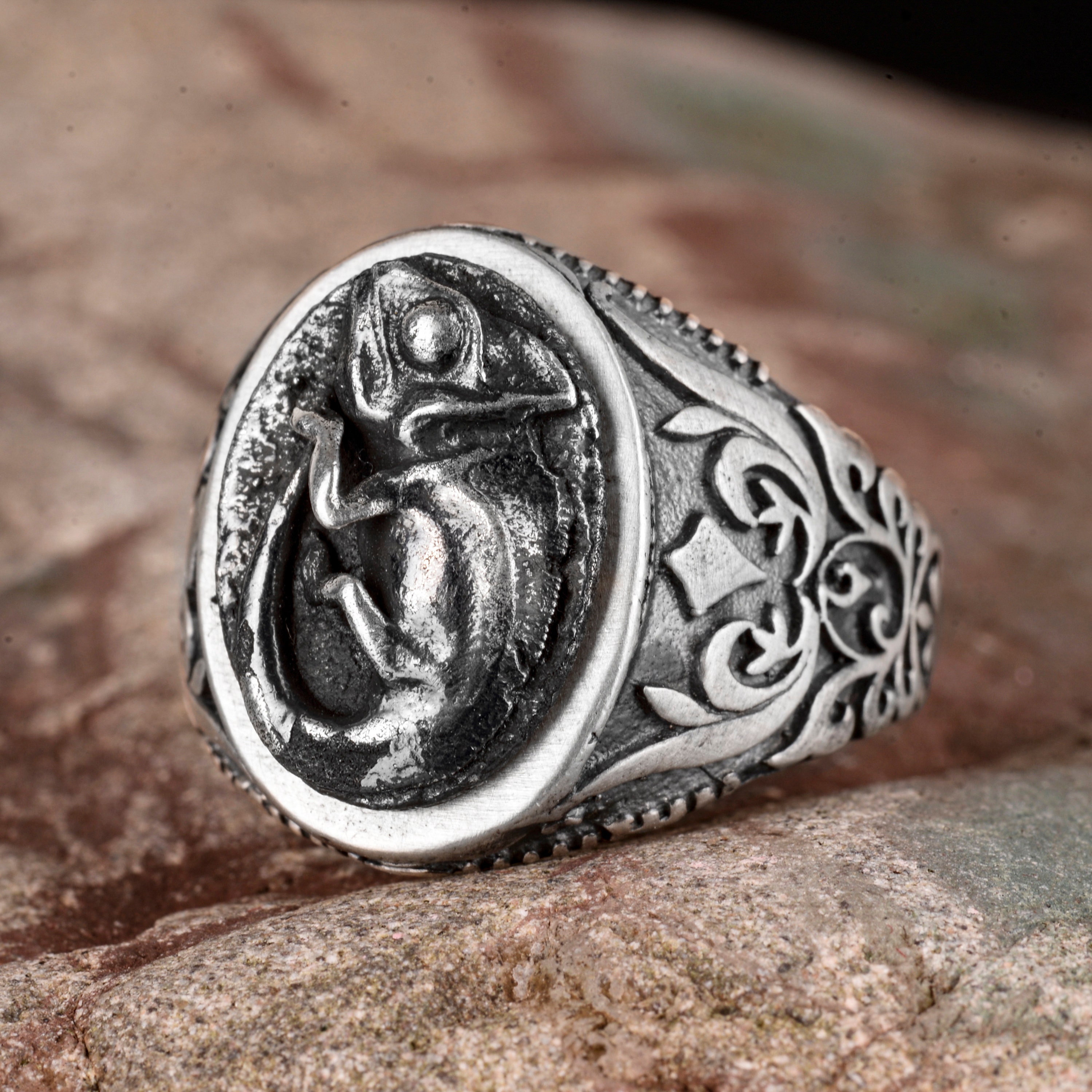 Chameleon Skull Ring