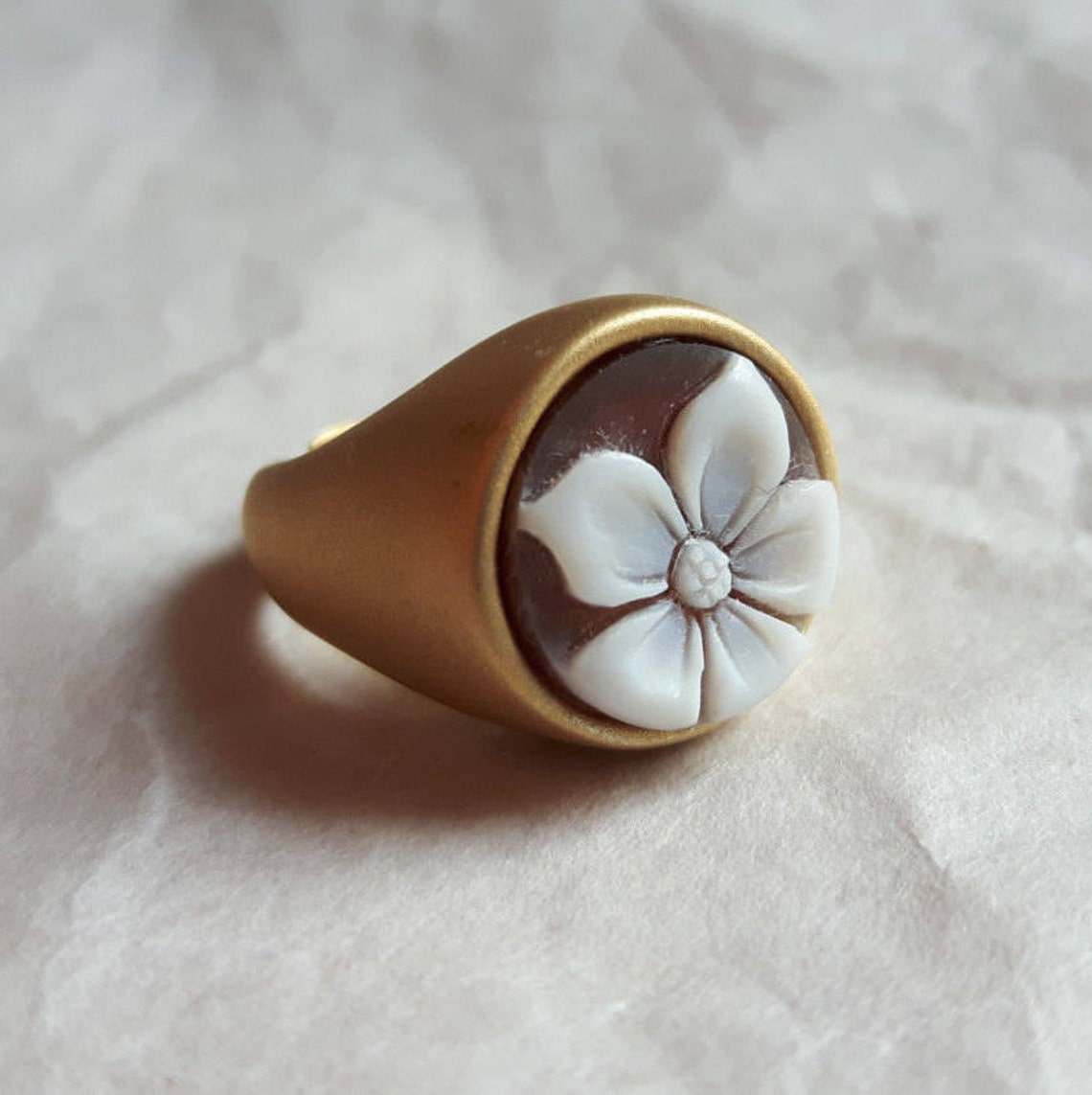 Flower cameo ring handmade shell cameo italian cameo ring - Etsy Italia