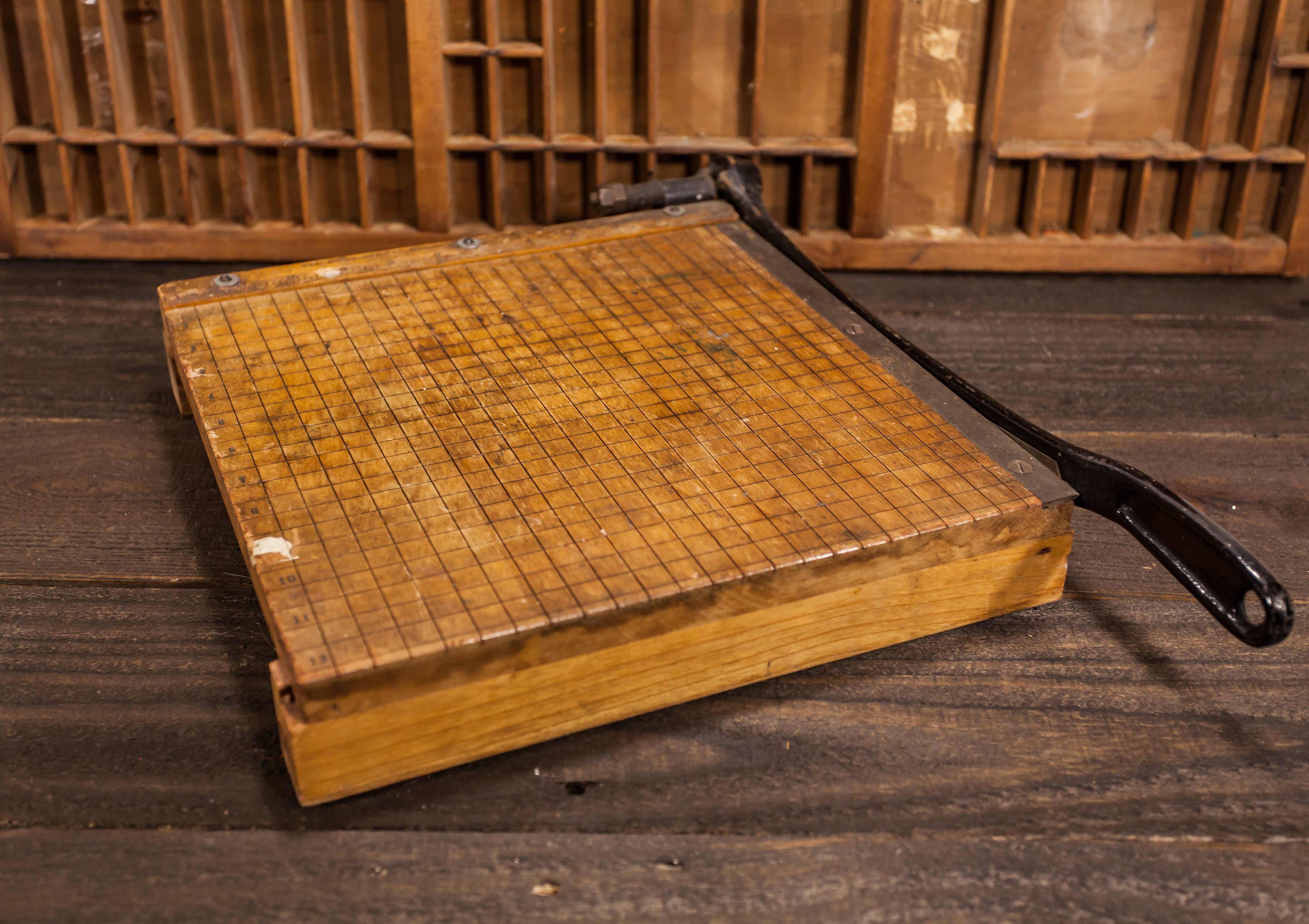 Vintage Large Paper Cutter Ingento No 4 Ideal School Supply Co vintage-large-paper-cutter-ingento-no-4-ideal-school-supply-co