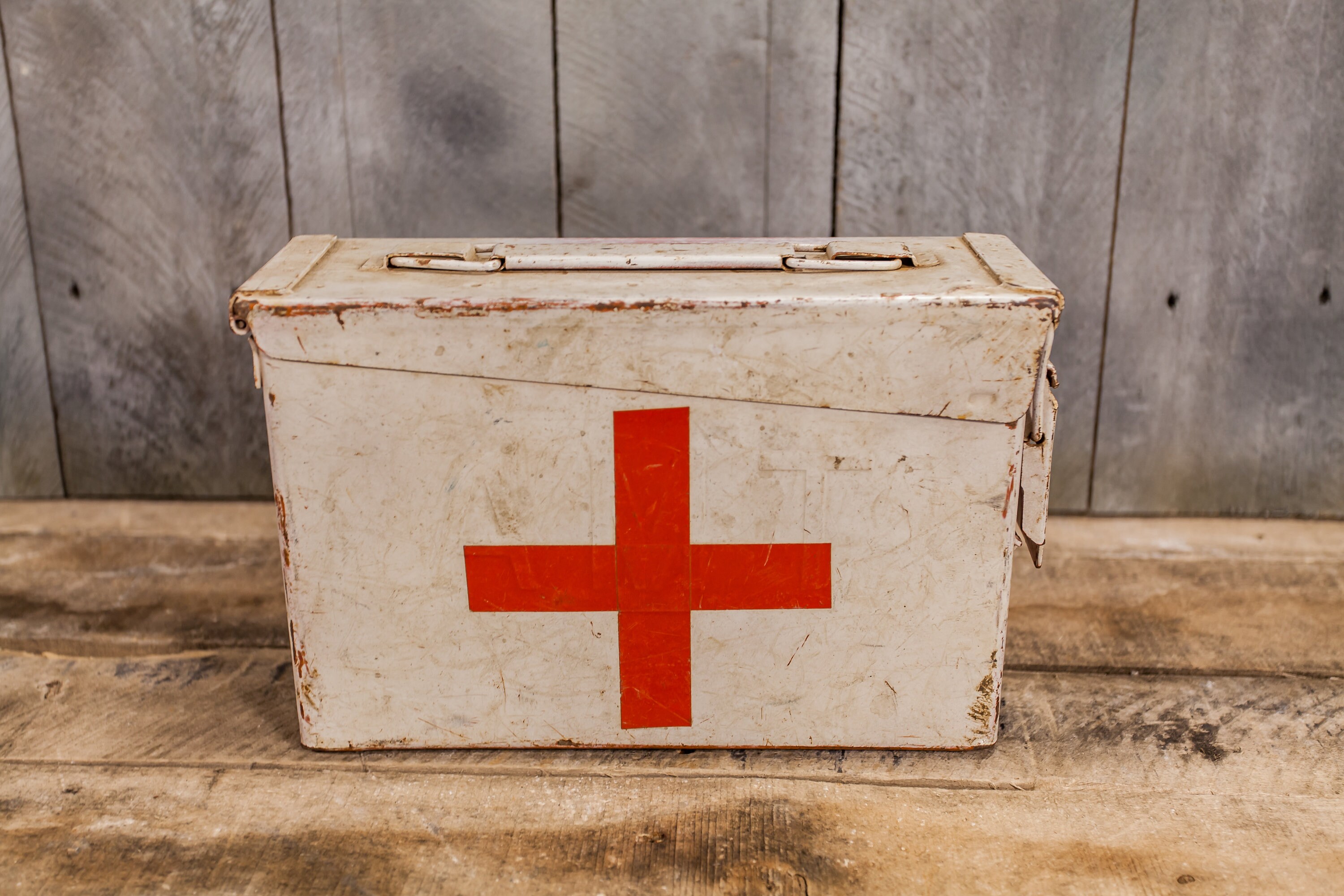 Vintage Military AMT Medic Box First Aid Box Red White Rustic Man Cave ...