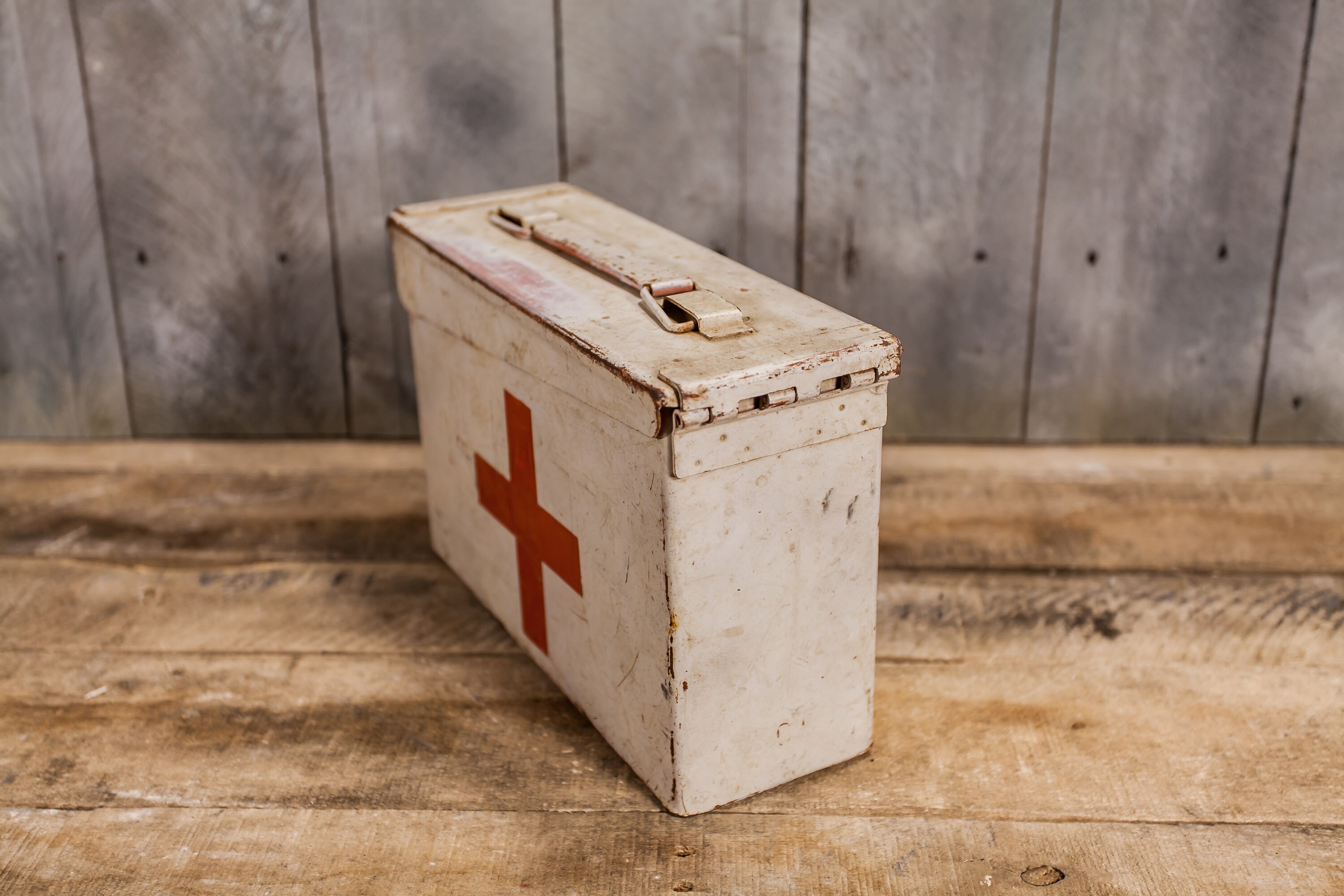 Vintage Military AMT Medic Box First Aid Box Red White Rustic Man Cave ...