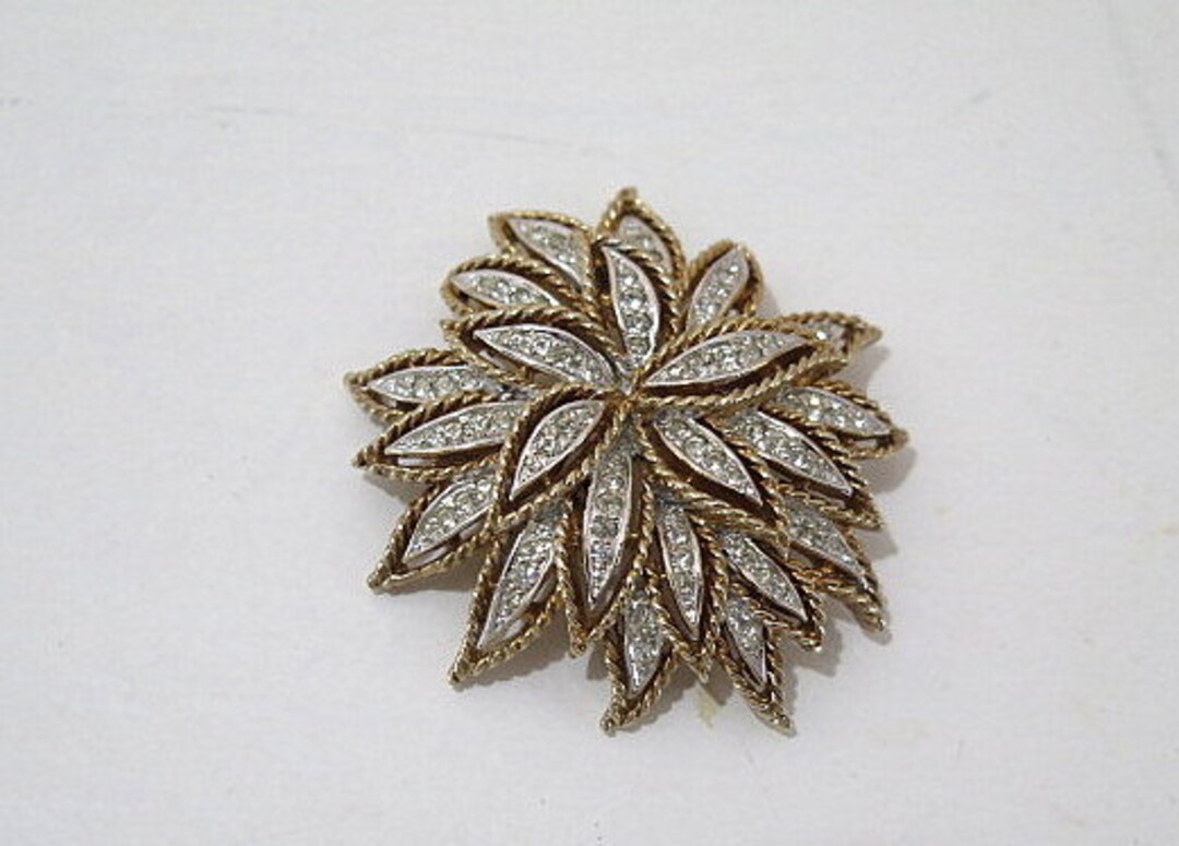 Beautiful Vintage Two Tone Gilt and Rhinestone Floral Burst Brooch by ...