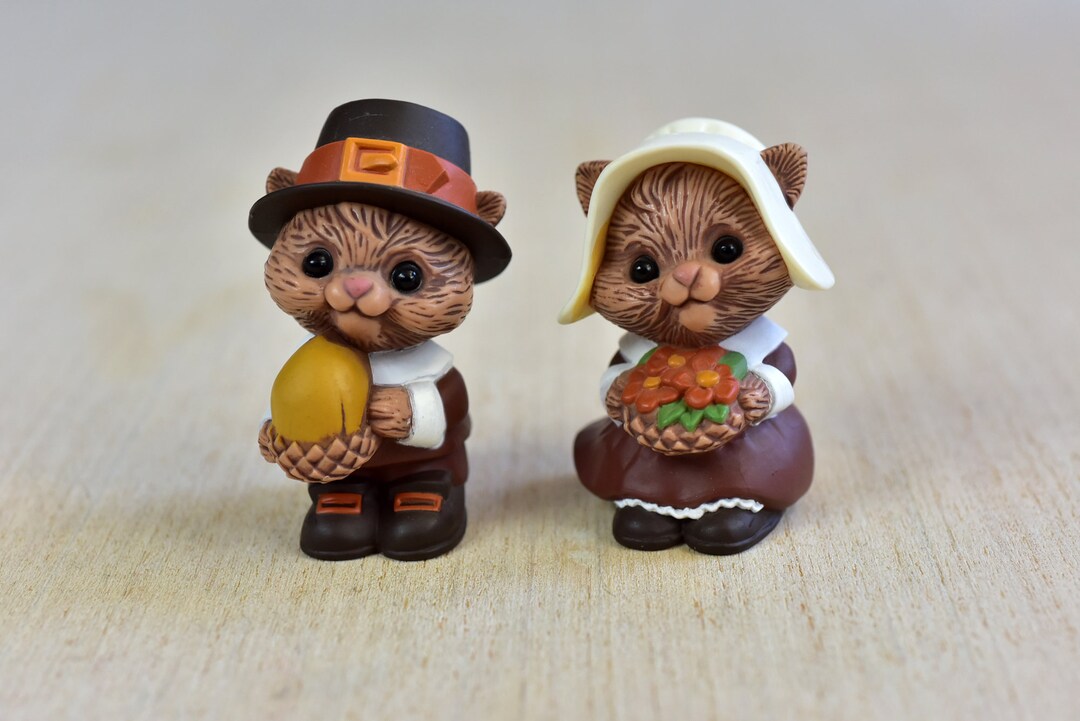 Vintage,plastic,hallmark,pilgrim,chipmunk,salt and Pepper,shakers ...