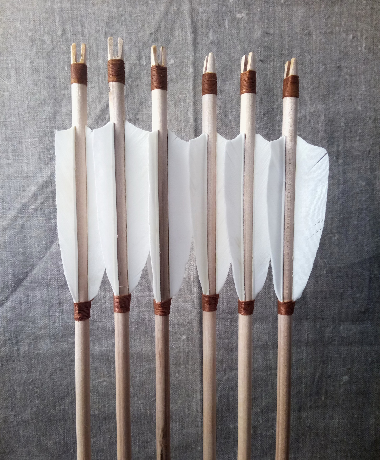 Ash Wood Archery Arrows: Medieval Traditional Arrows, White Feathers ...