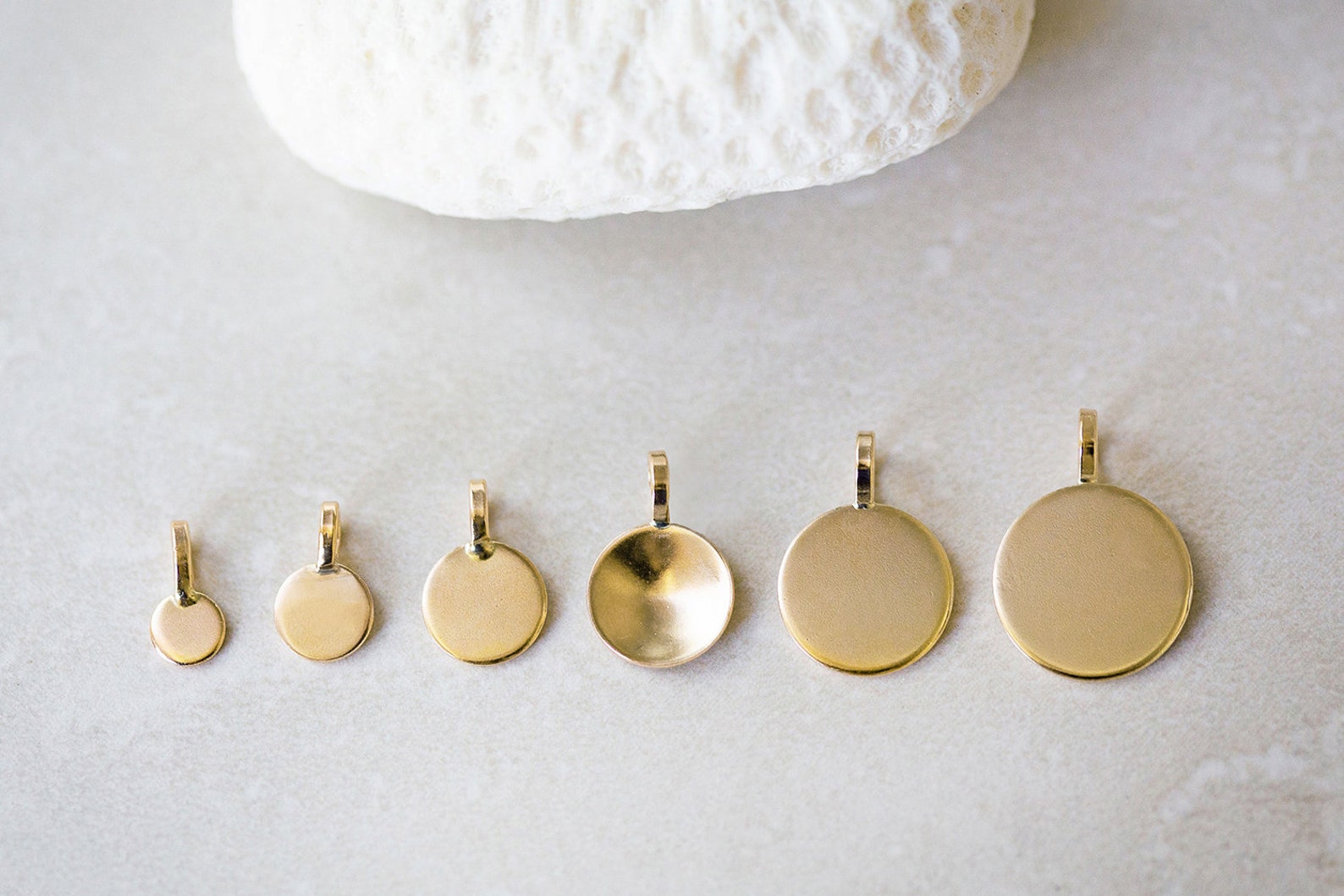 14K Gold Round Pendant 14K Solid Gold Disc Necklace 14K - Etsy