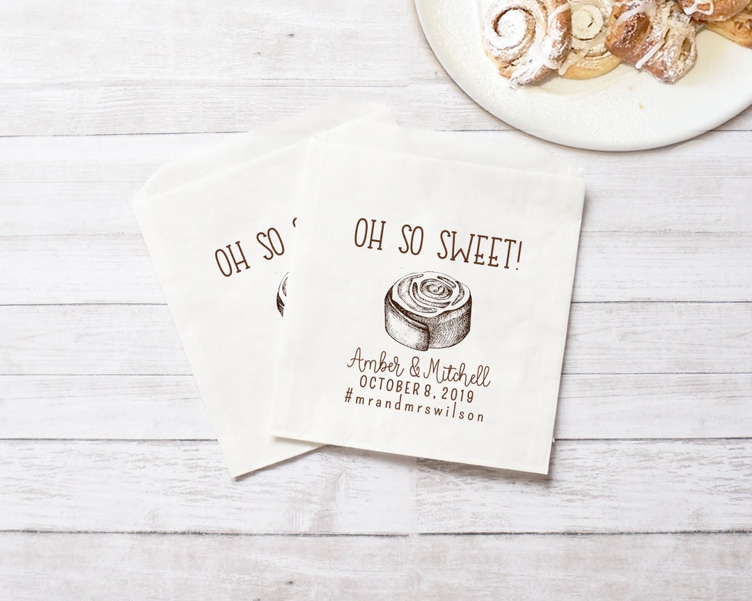 Cinnamon Roll Favors, Wedding Brunch, White Bakery Bags, Dessert Table ...