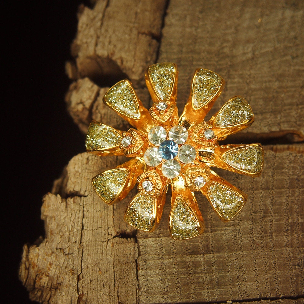 Royal Sparkle Diamond Brooch Pin, Antique Styled Vintage Costume ...