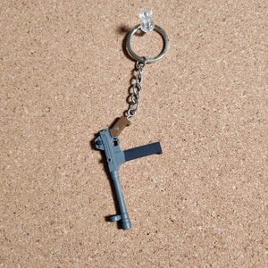 TF2 SMG Keychain - Team Fortress 2 Resin Handpainted Charm - Etsy