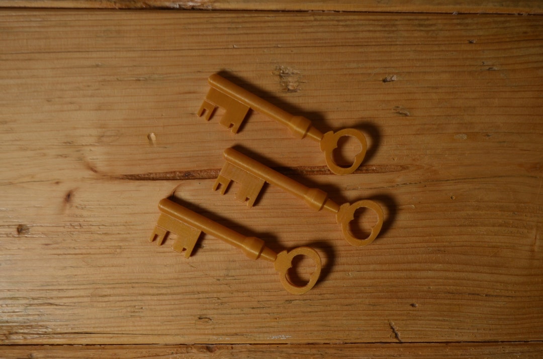 Team Fortress 2 Inspired Mann.co Key TF2 Prop Cosplay Valve - Etsy UK