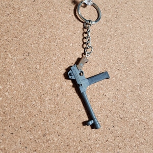 TF2 SMG Keychain - Team Fortress 2 Resin Handpainted Charm - Etsy