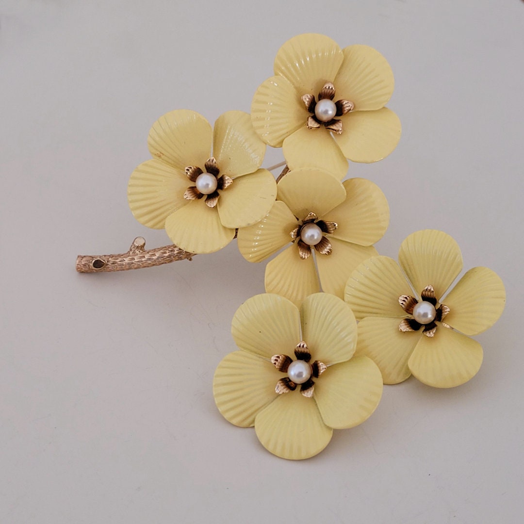 Sarah Coventry Big Yellow Happy Flower Enamel Jewelry Set Sarah Cov ...