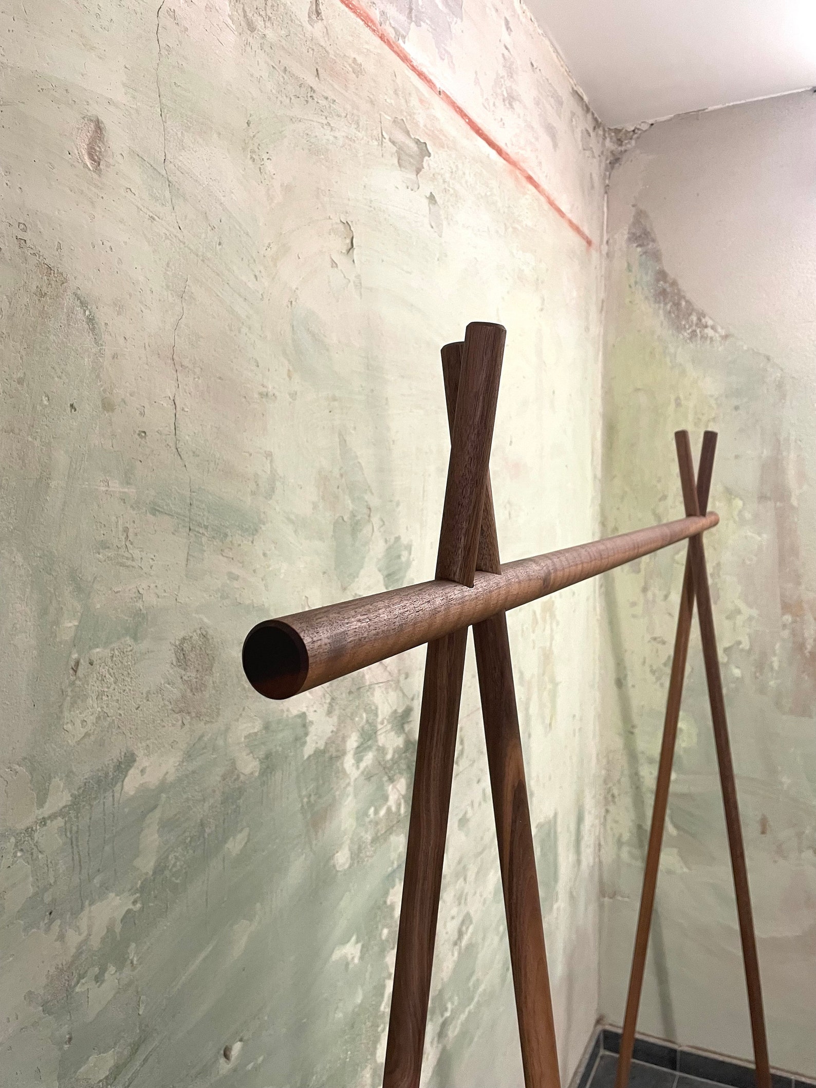 Minimalist Oak or Walnut Clothes Stand - Modern Shirt Rack (160cm) - Etsy