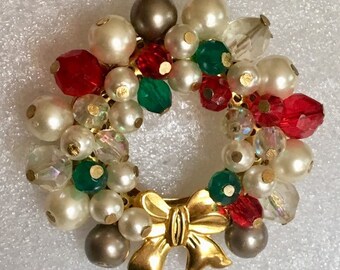 Vintage Christmas jewelry enamel wreath brooch & earring set | Etsy