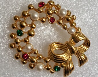 Vintage Christmas jewelry enamel wreath brooch & earring set | Etsy