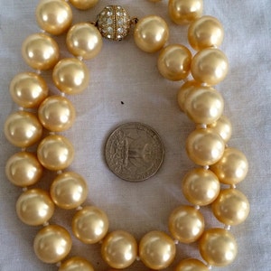 Vintage 80s Pearl Necklace With Rhinestone Ball Clasp Creamy - Etsy