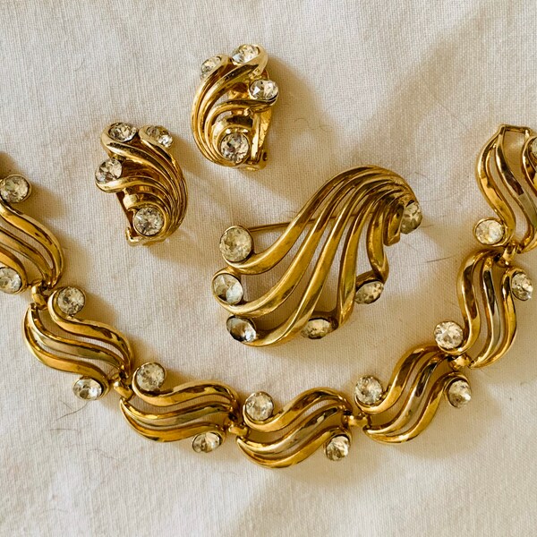 Crown Trifari - Etsy