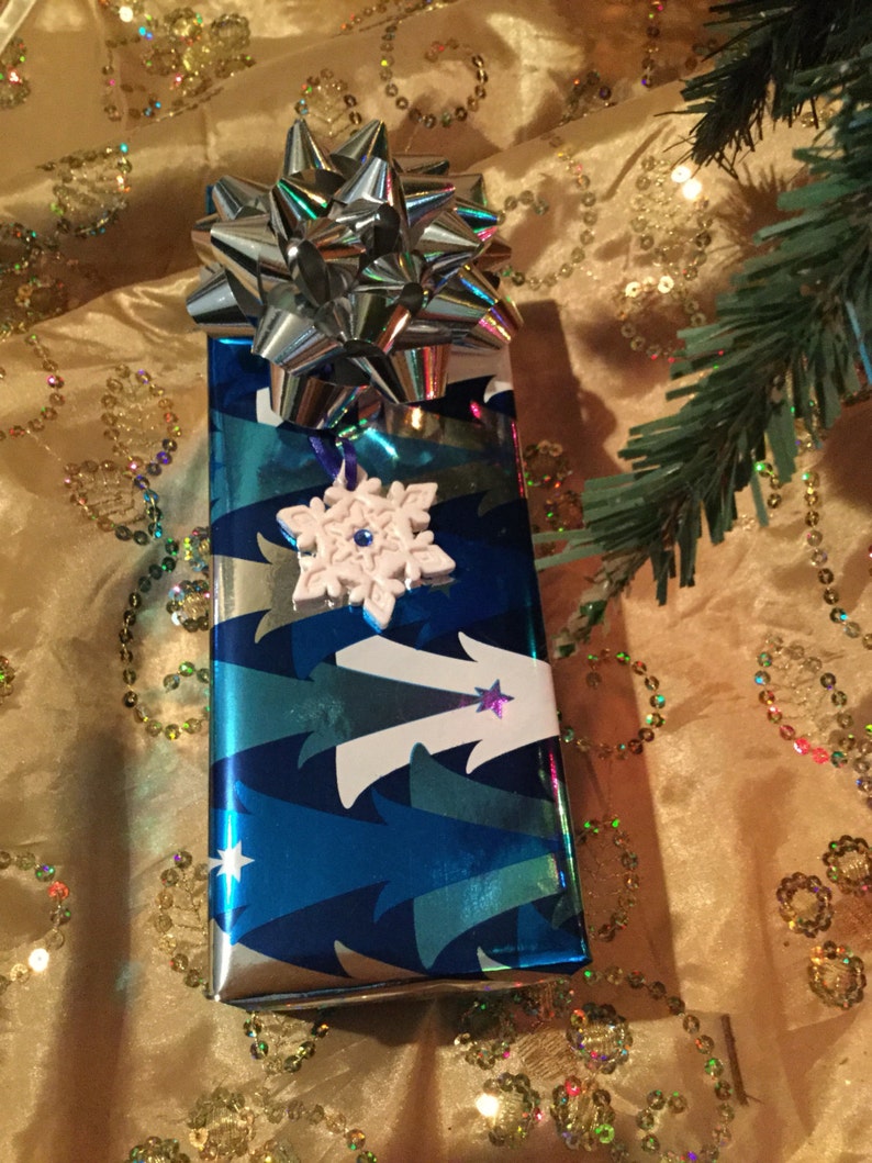 Set of 4 White & Red Snowflake Mini Glitter Snowflake Gift Decoration ...