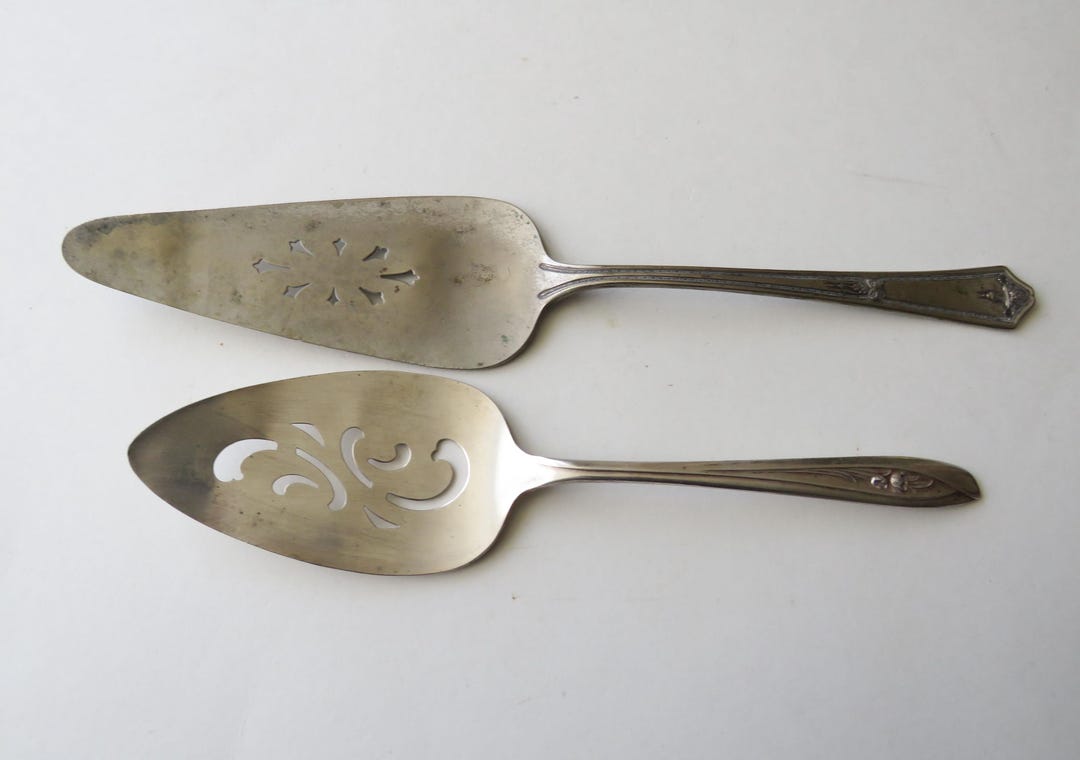 2 Vintage Pie Servers Bouquet & Silver Tulip - Etsy