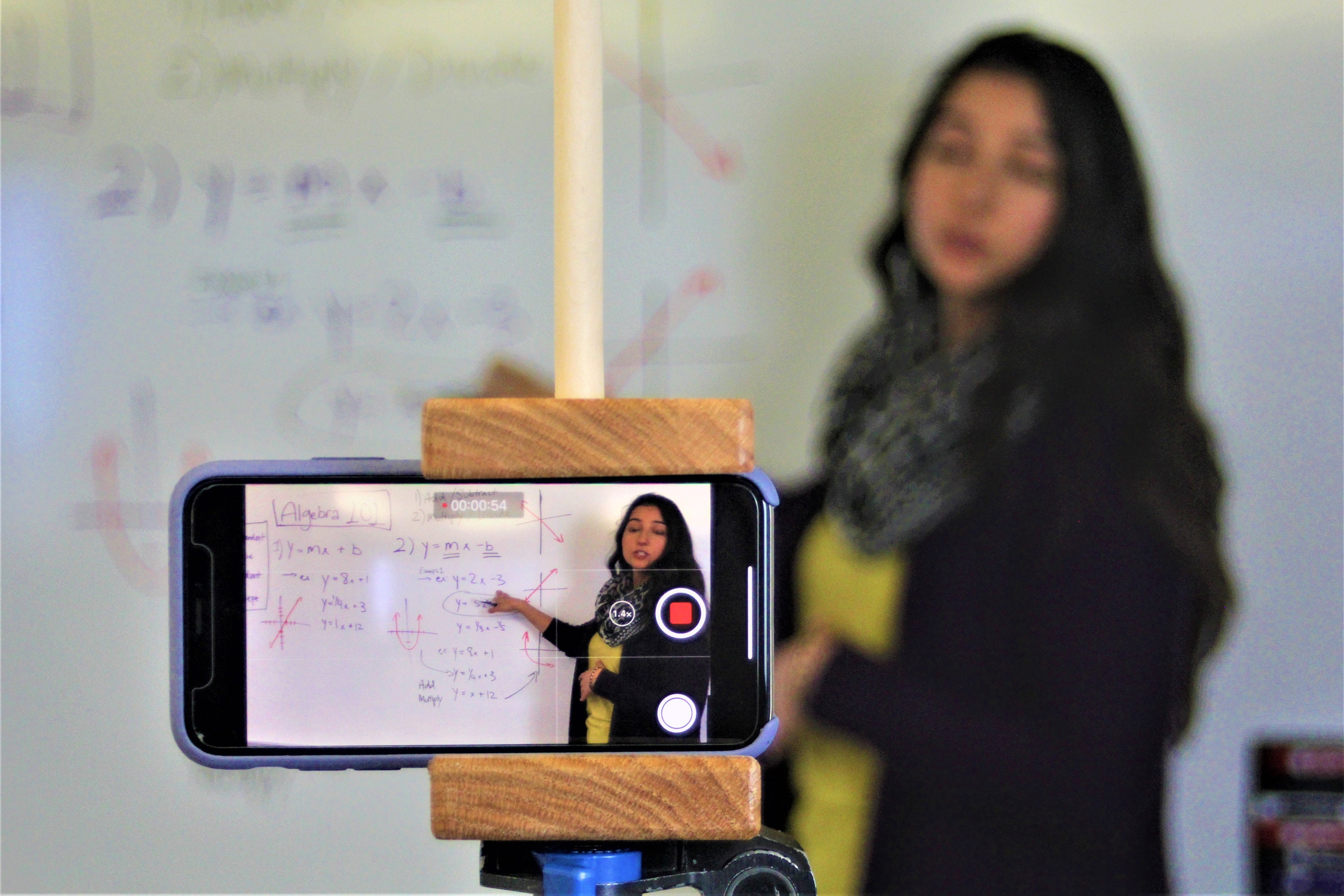 The Smart Easel™ A natural and easy way to hold your | Etsy