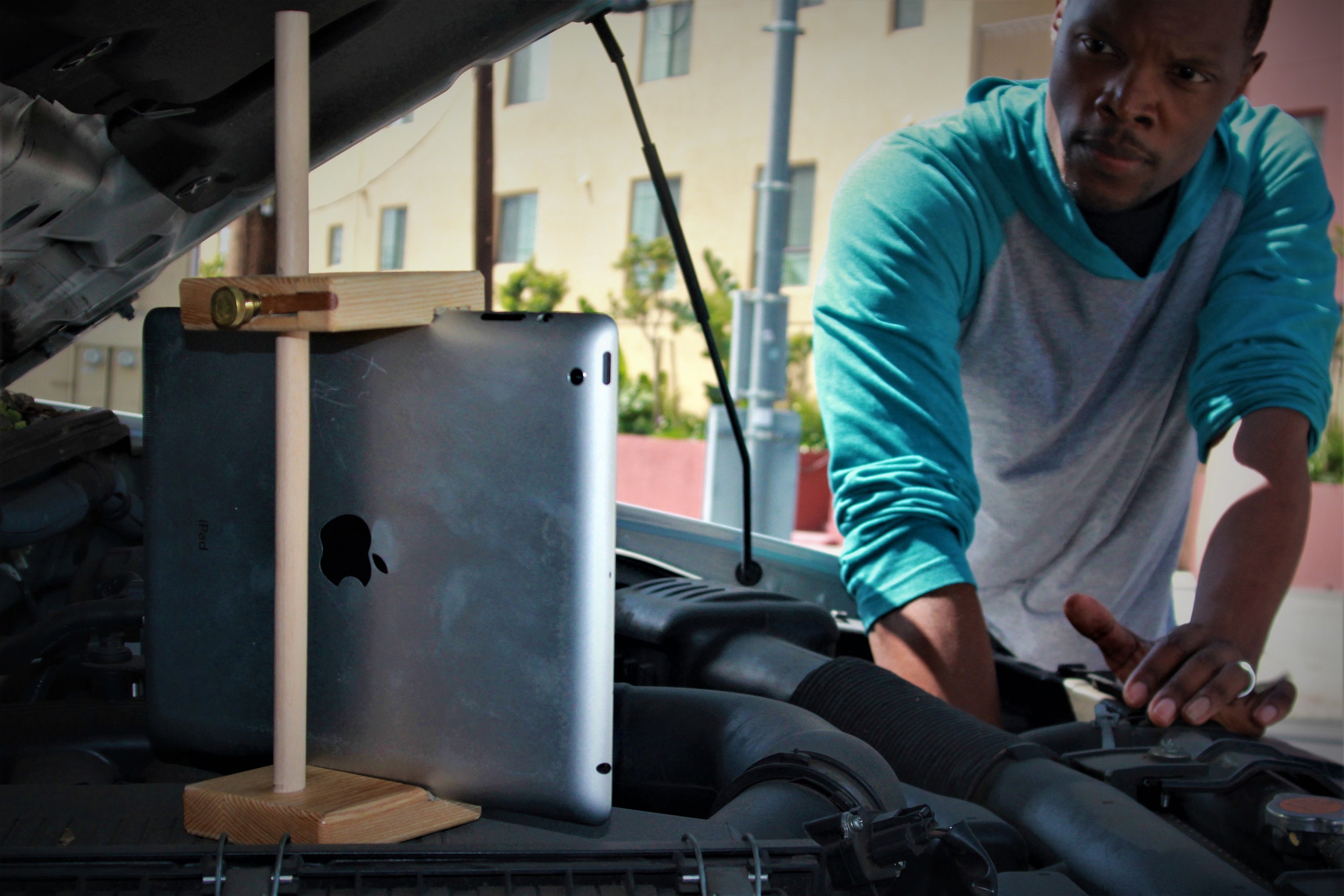 The Smart Easel™, A Natural and Easy Way to Hold Your Phone/tablet ...