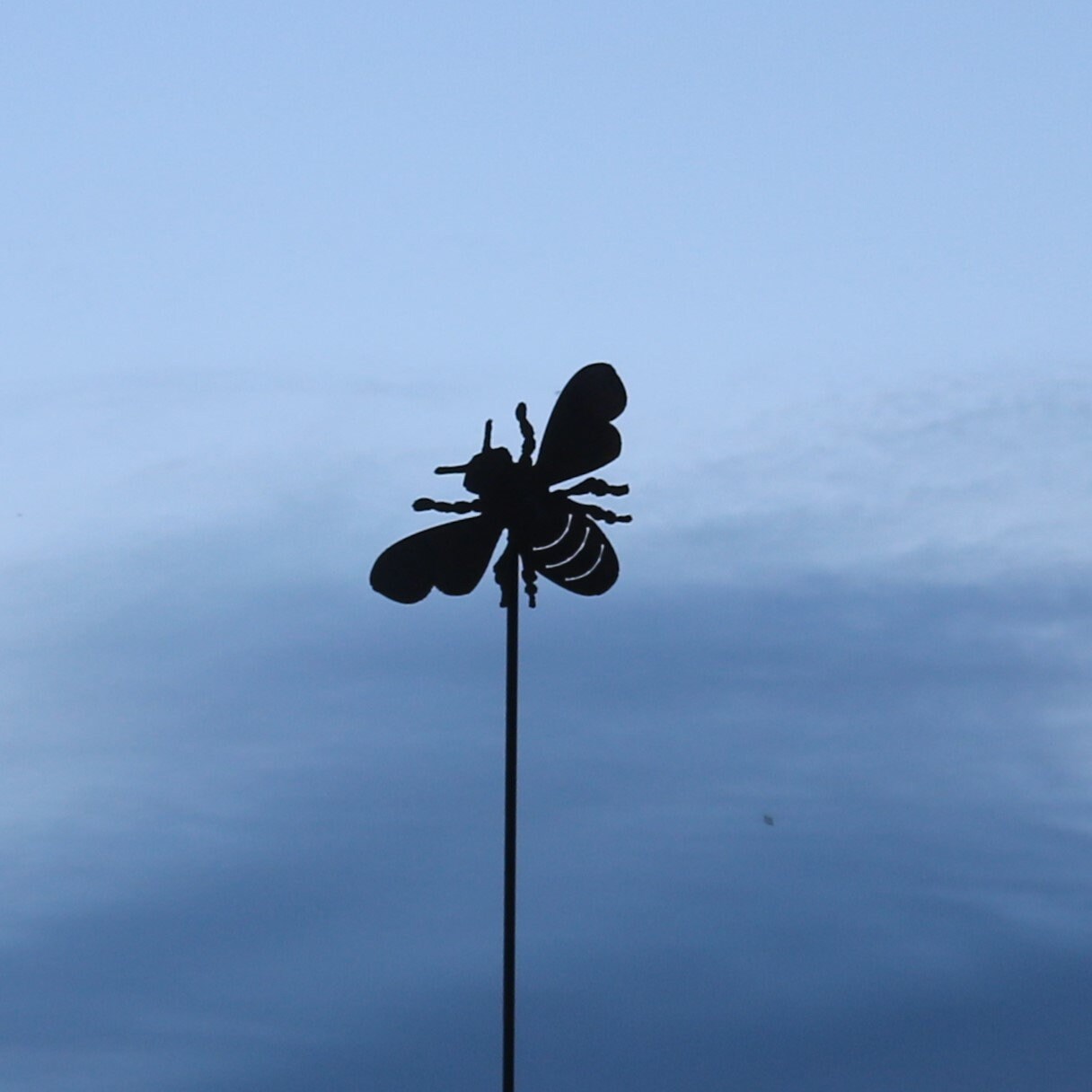 Rusty Metal Bee Outdoor and Garden Gift Bee Garden Ornament - Etsy UK