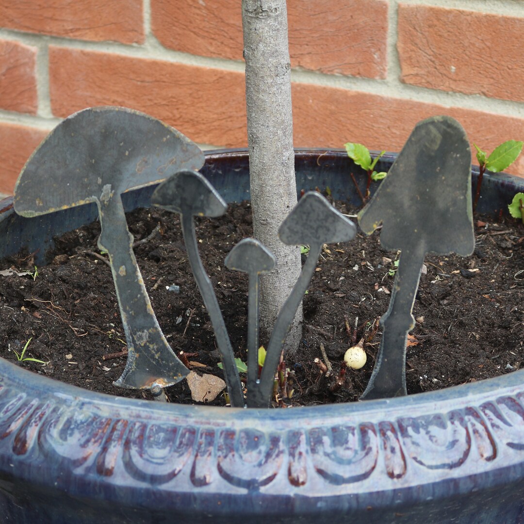 British Made Metal Garden Art Bespoke Rusty 3 Toadstools Garden ...