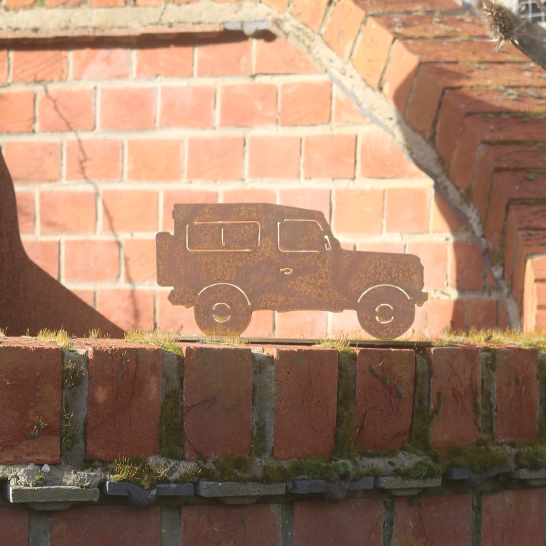 Rusty Metal Land Rover Defender Outdoor and Garden Gift, Land Rover ...