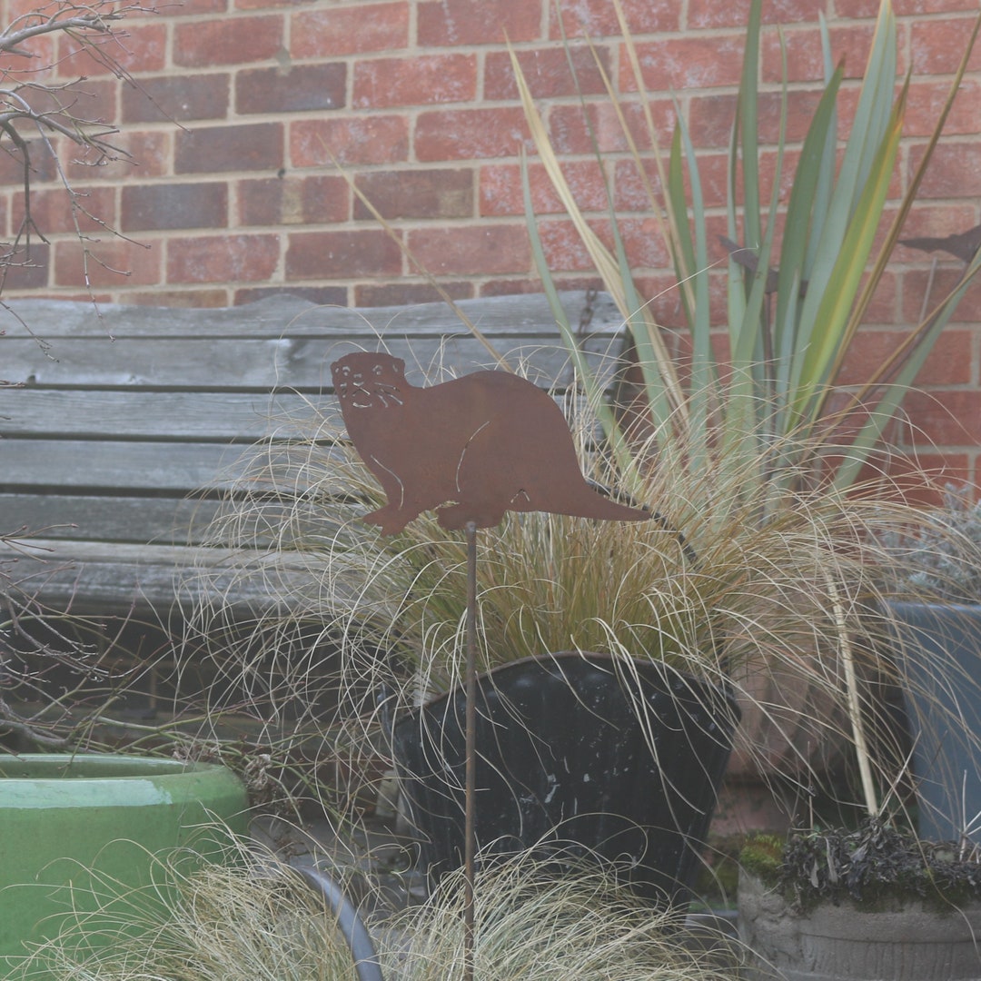 Rusty Metal Otter Outdoor and Garden Art Gift, Otter Garden Ornament ...