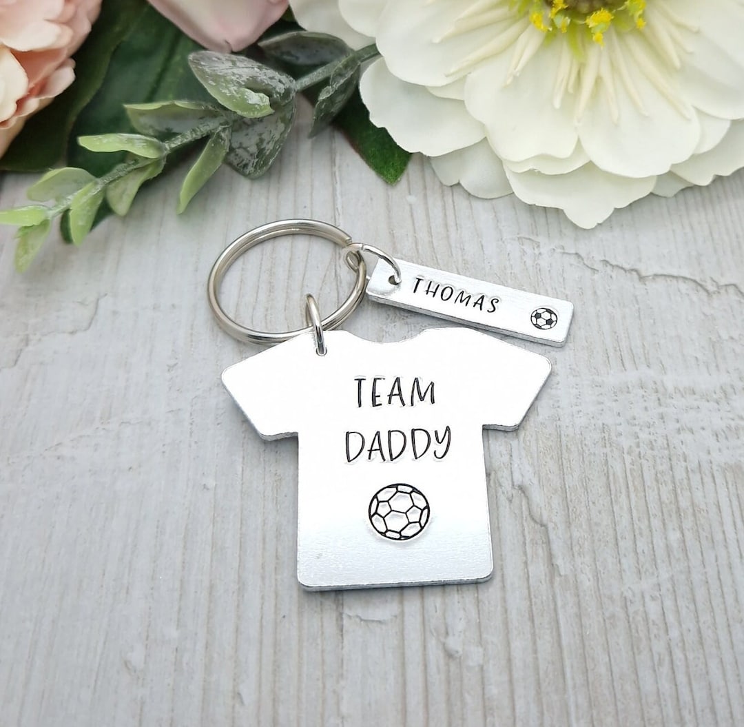 Team Daddy Personalised Football Keyring, Father's Day Gift for Dad ...