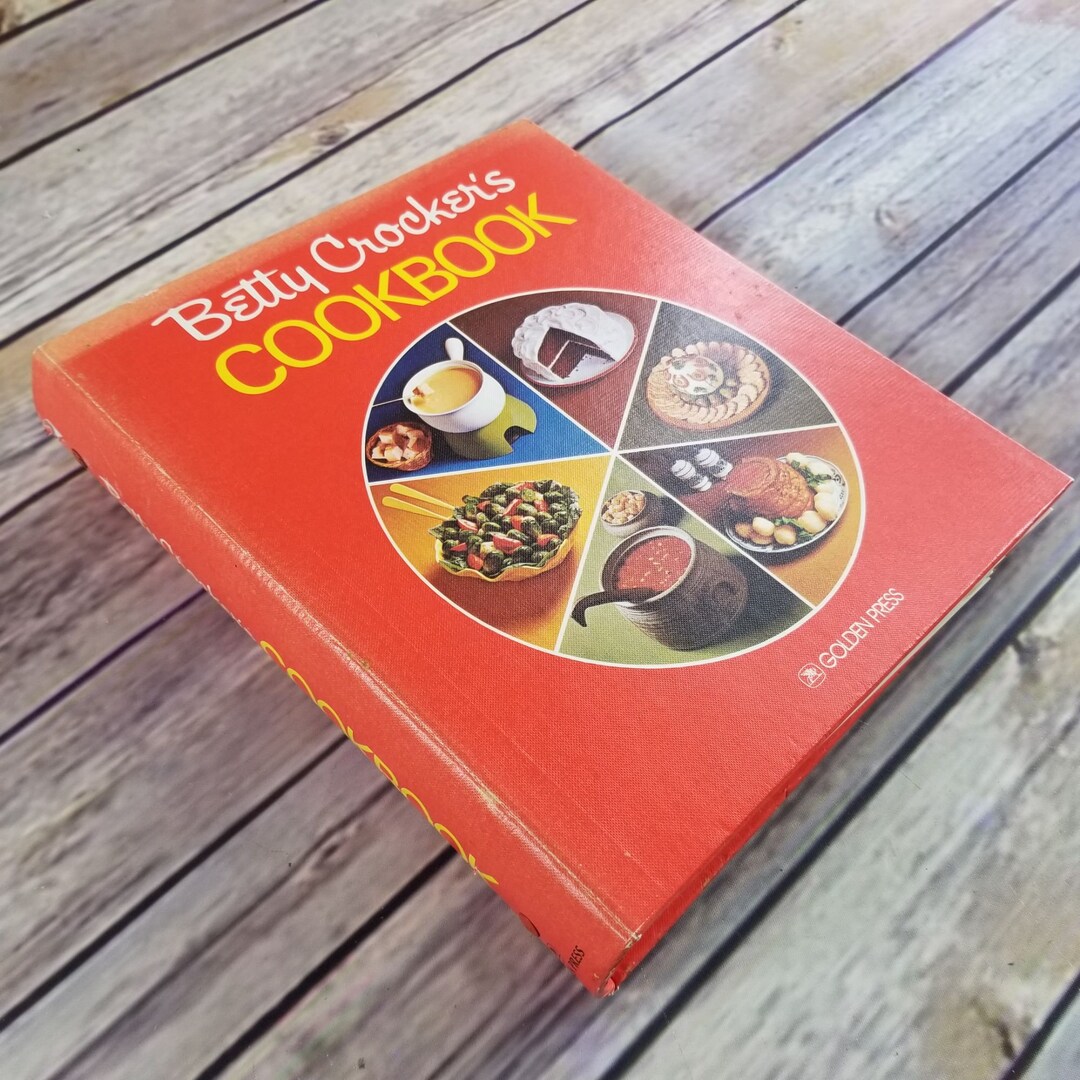 Vintage Cookbook Betty Crocker Red Pie Cover 1970s Printing Recipes ...