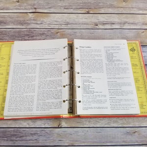 Vintage Cookbook Betty Crocker Red Pie Cover 1970s Printing Recipes ...