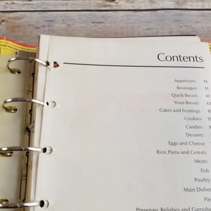 Vintage Cookbook Betty Crocker Red Pie Cover 1970s Printing Recipes ...