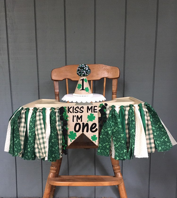 Kiss me I'm one St. Patrick's day banner st pattys | Etsy