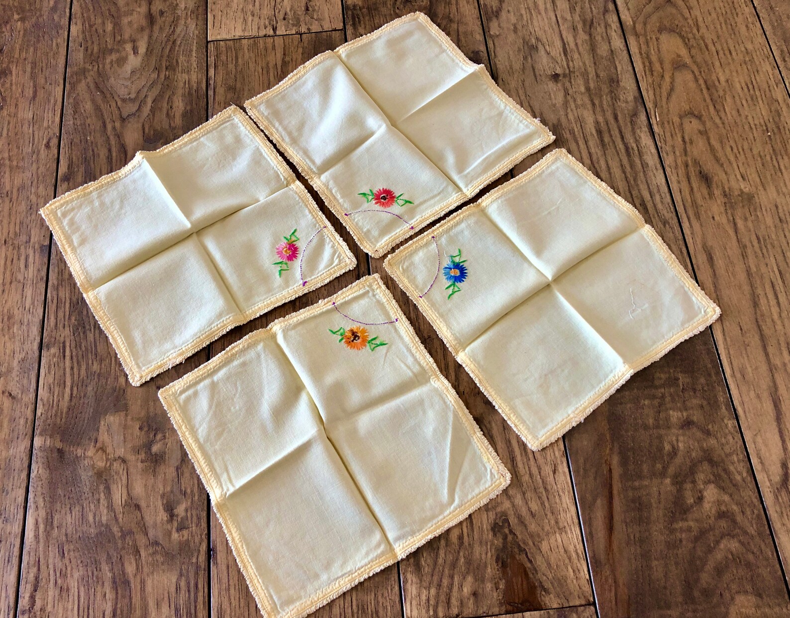 4 Cloth Napkins Vintage Napkins Vintage Linens Luncheon - Etsy