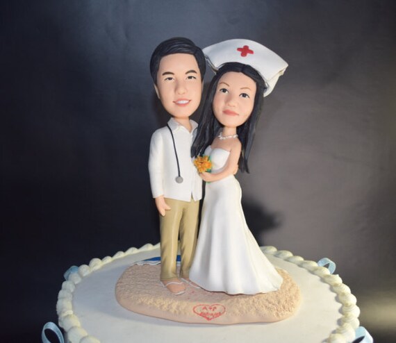 Cartoon wedding topper | Beachweddingtips.com