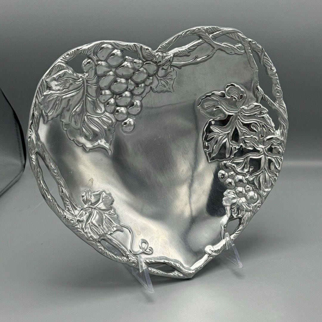 2002 Arthur Court Heart Shaped Footed Candy Bowl Articulated Raised ...