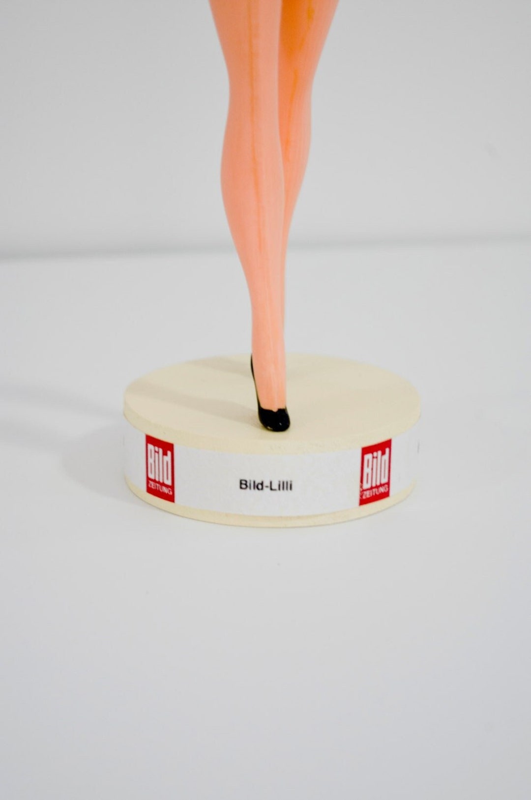 Stand Bild Lilli 7-1/2 and 11-1/2 Stand Bild Lilli, Hong Kong Lilli ...